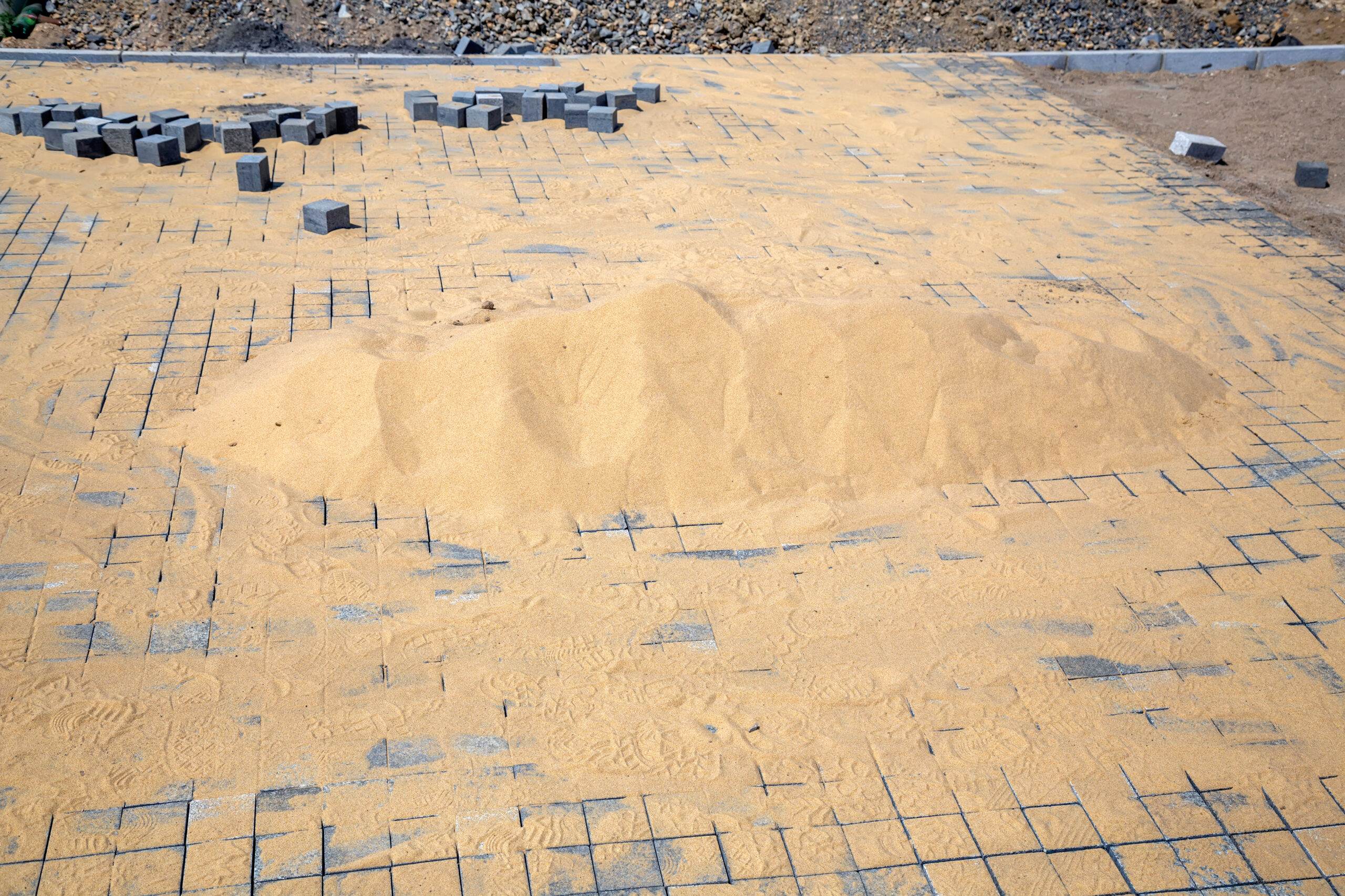 Best Sand for Winter Walkways: Builder vs Mortar Sand Comparison - APC ...